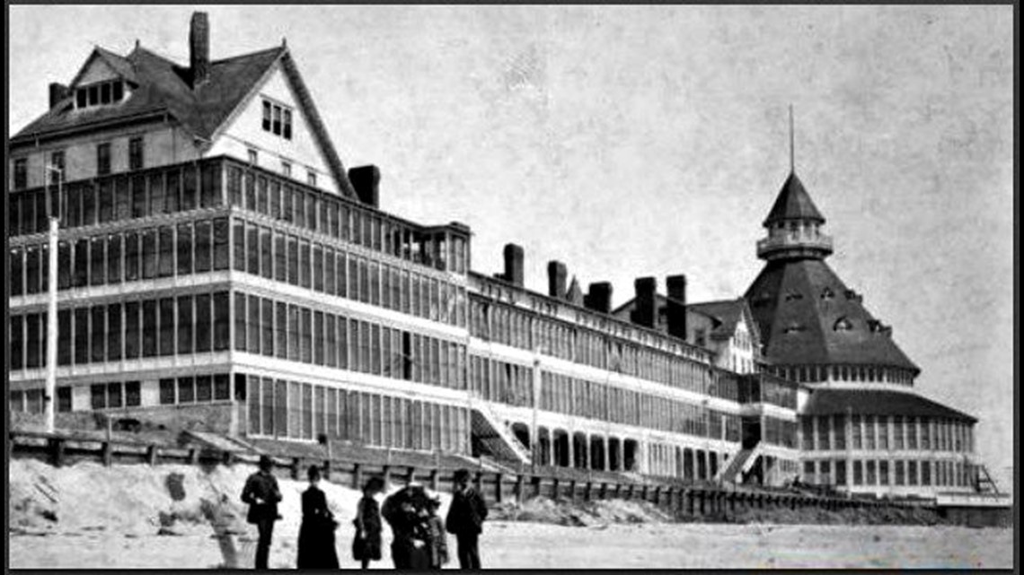 Ghostly Happenings at Hotel Del Coronado with James Van Praagh | cbs8.com