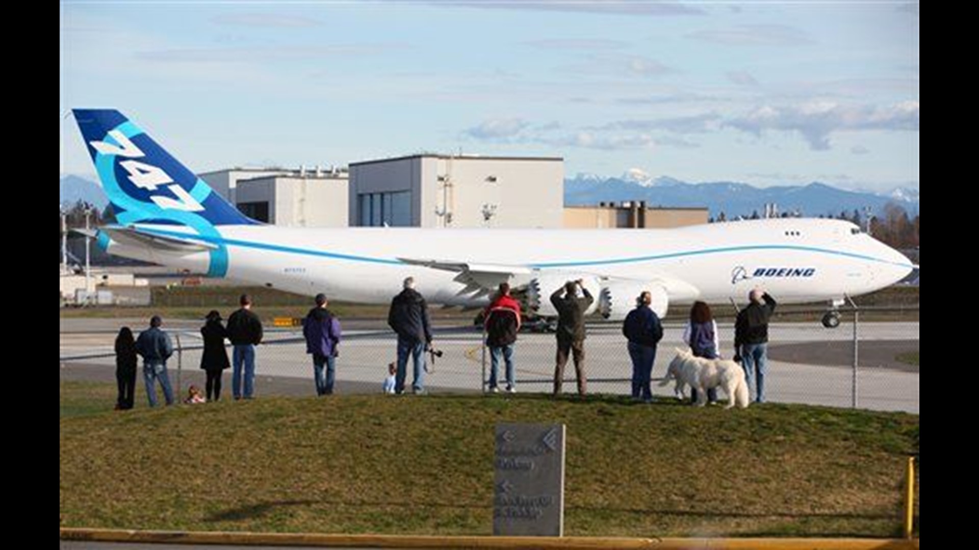 Biggest Boeing 747 ever takes to the sky | cbs8.com