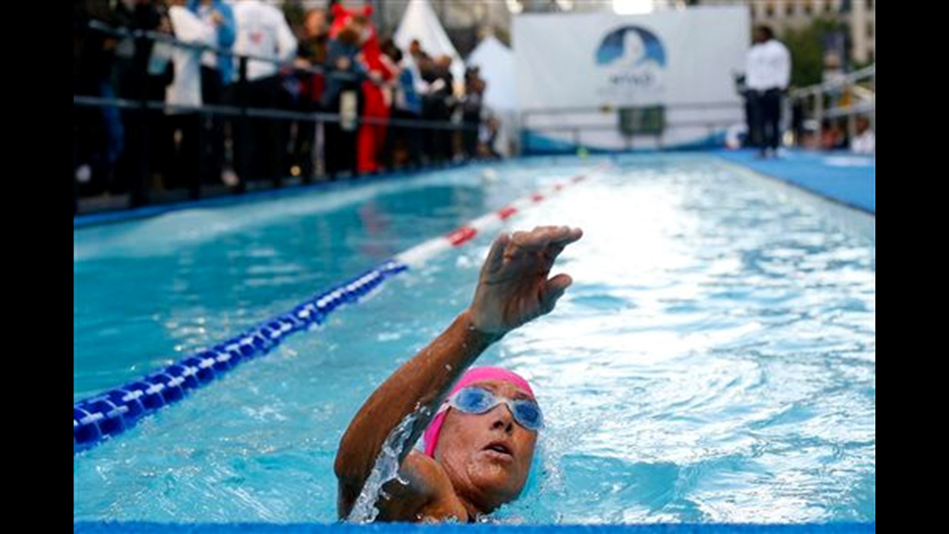 Record-breaker Nyad in midst of 48-hour NYC swim | cbs8.com