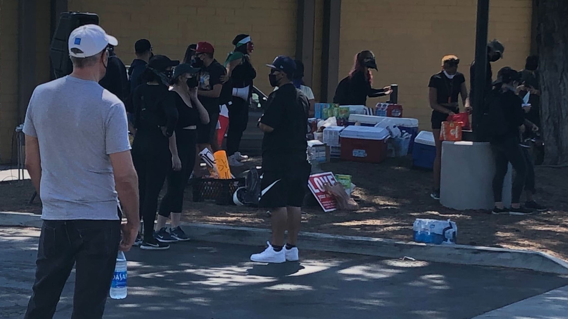 La Mesa protest draws hundreds, 1 arrest made | cbs8.com