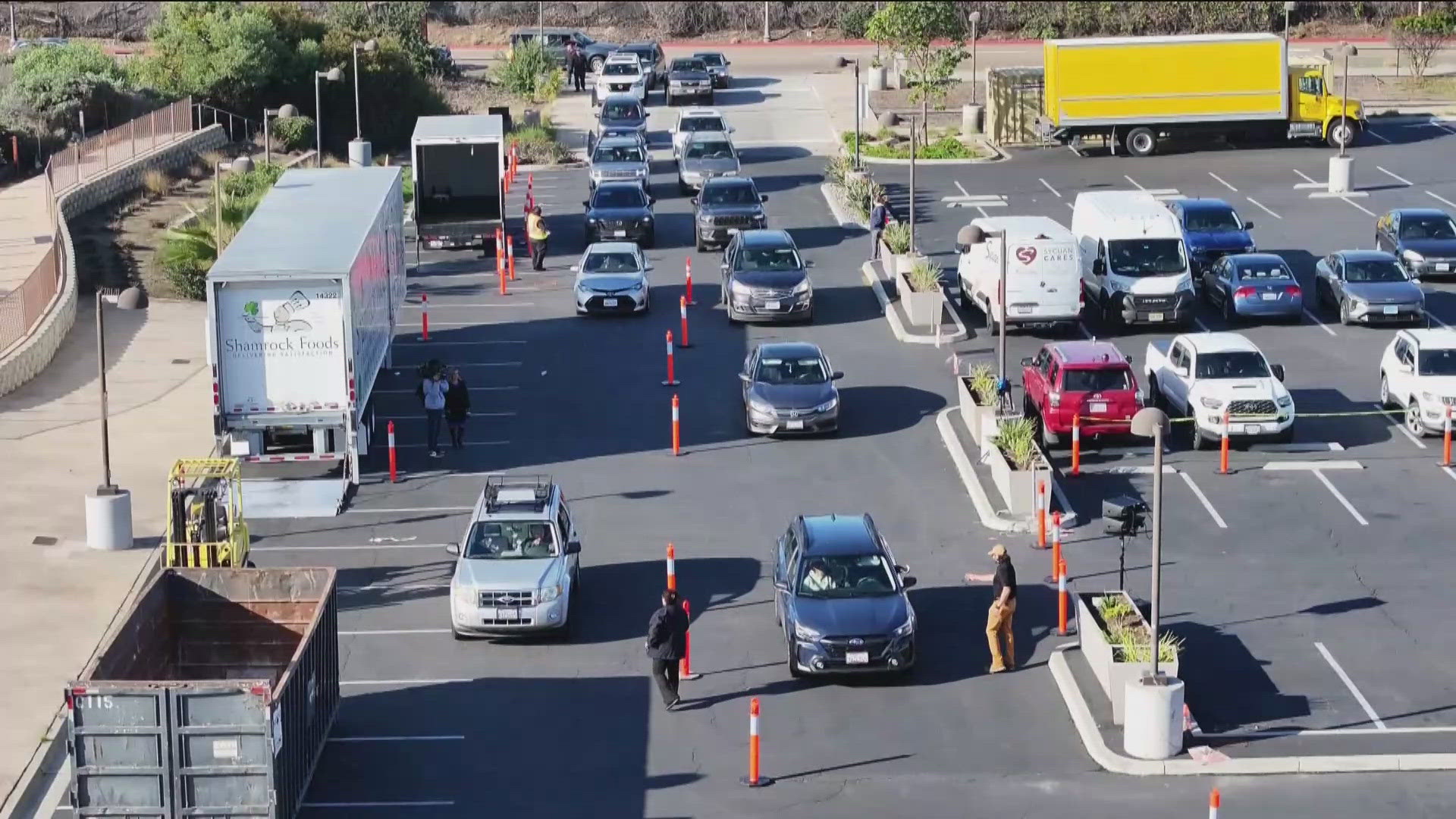 1,000 turkeys distributed to families at drive-thru event | cbs8.com