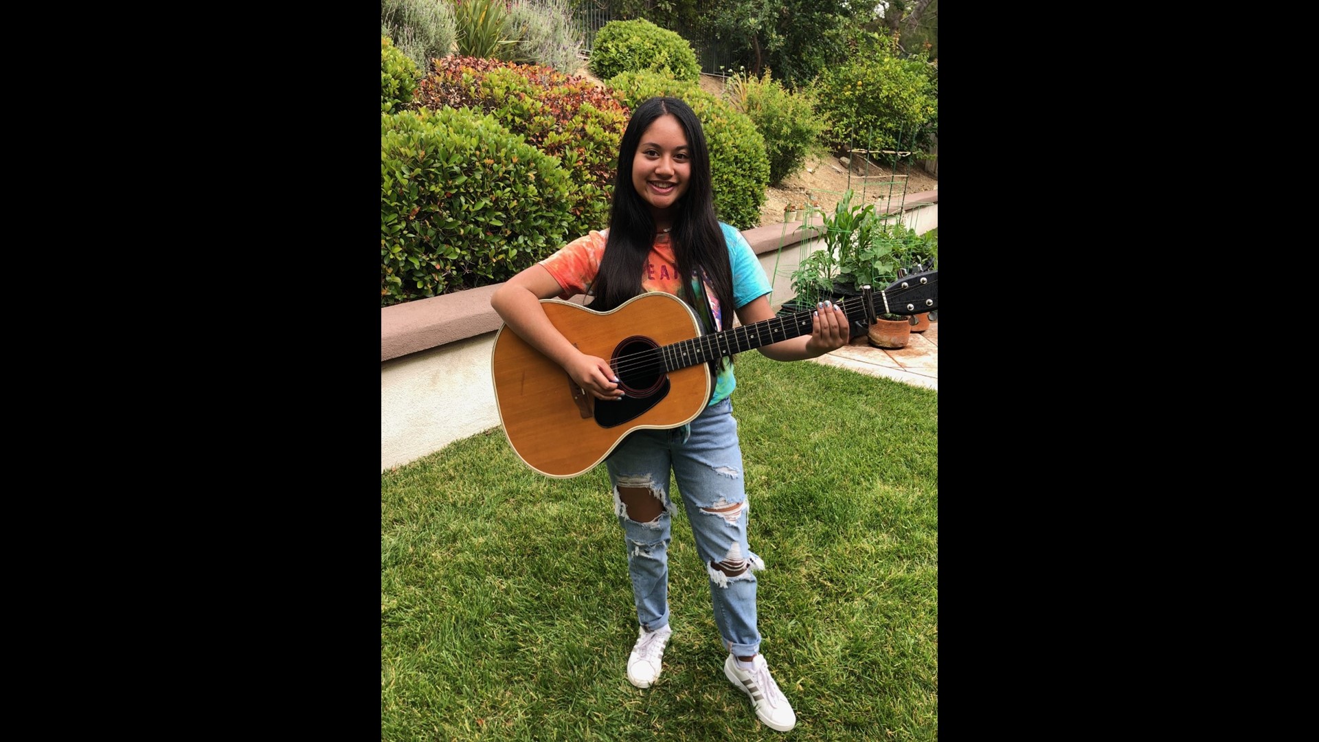 15-year-old singer performs Instagram concert for food pantry | cbs8.com
