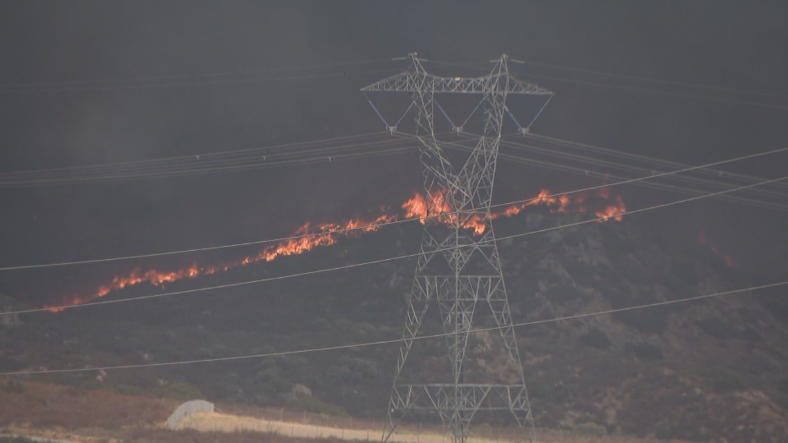 Valley Fire in east San Diego burns 17,000 acres, destroys homes | cbs8.com