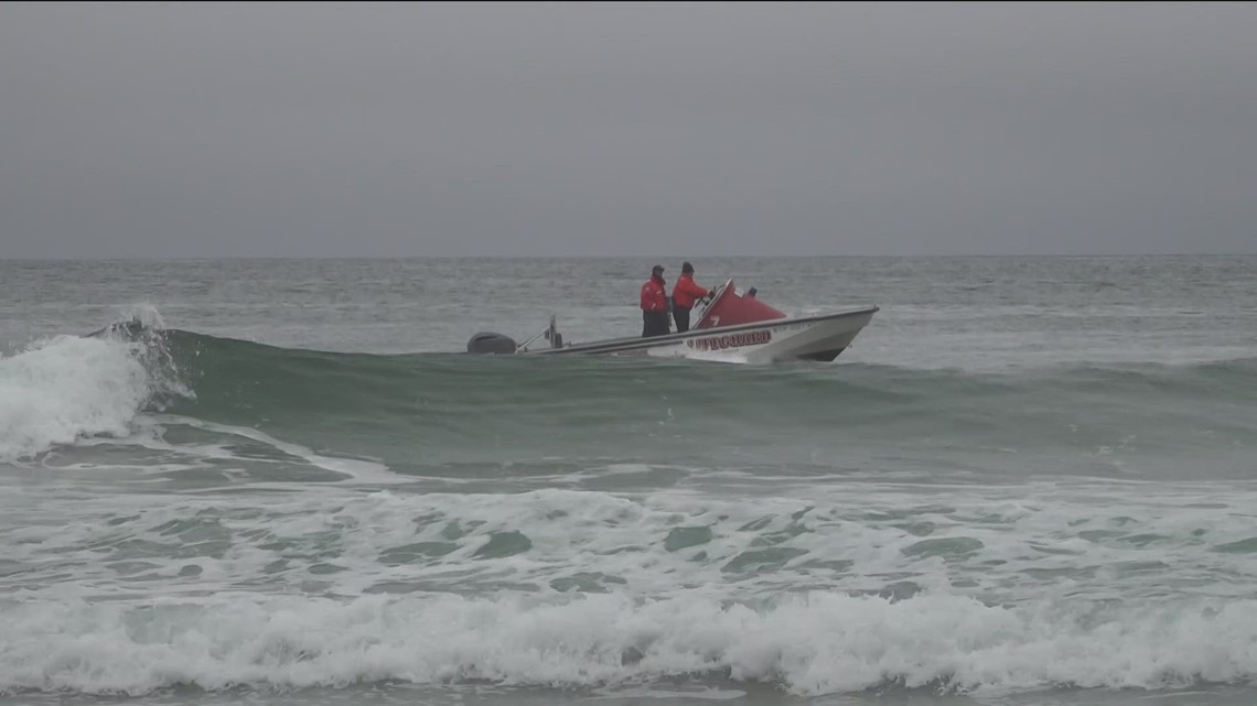At least 8 people dead after a panga boat capsized near Black’s Beach in San Diego | cbs8.com