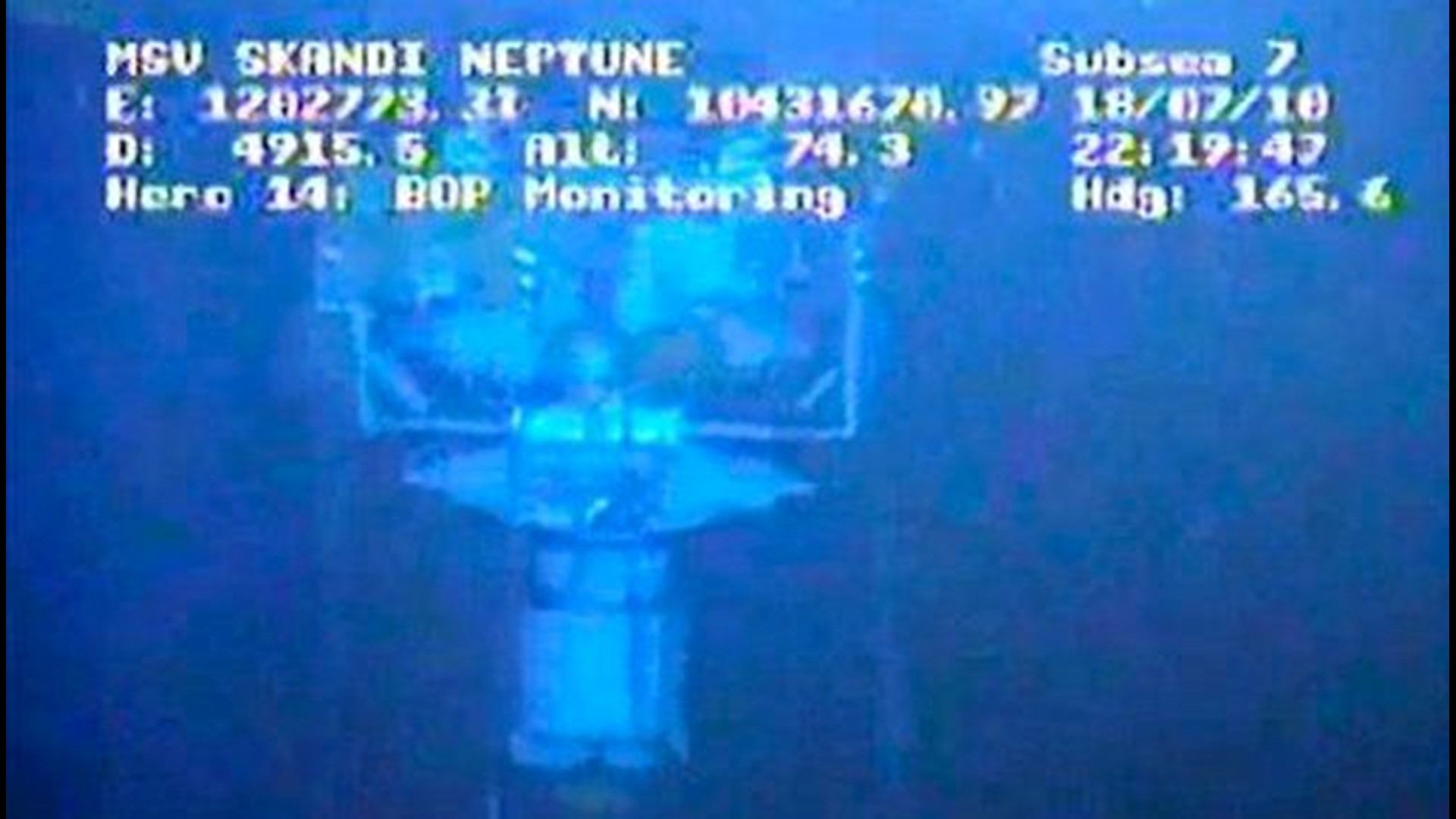 Feds: Oil, gas leaking from cap on ruptured well | cbs8.com