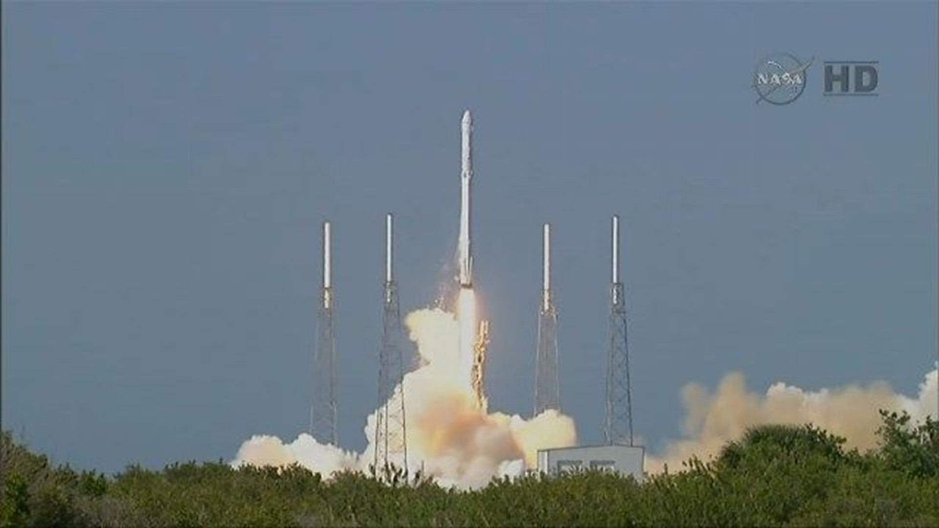 Spacex Launches Cargo Capsule Fails To Nail Rocket Landing
