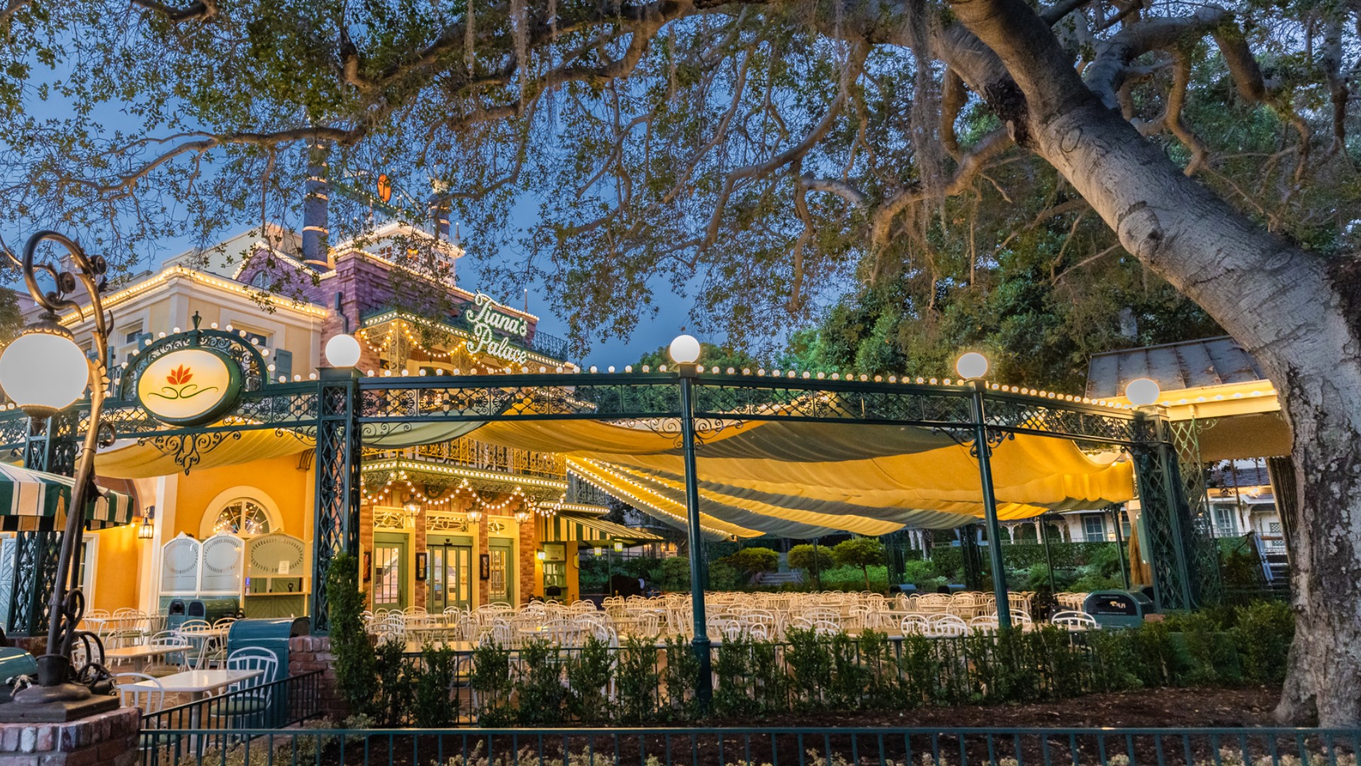 Tiana's Palace, Disneyland's newest restaurant opens its doors | cbs8.com