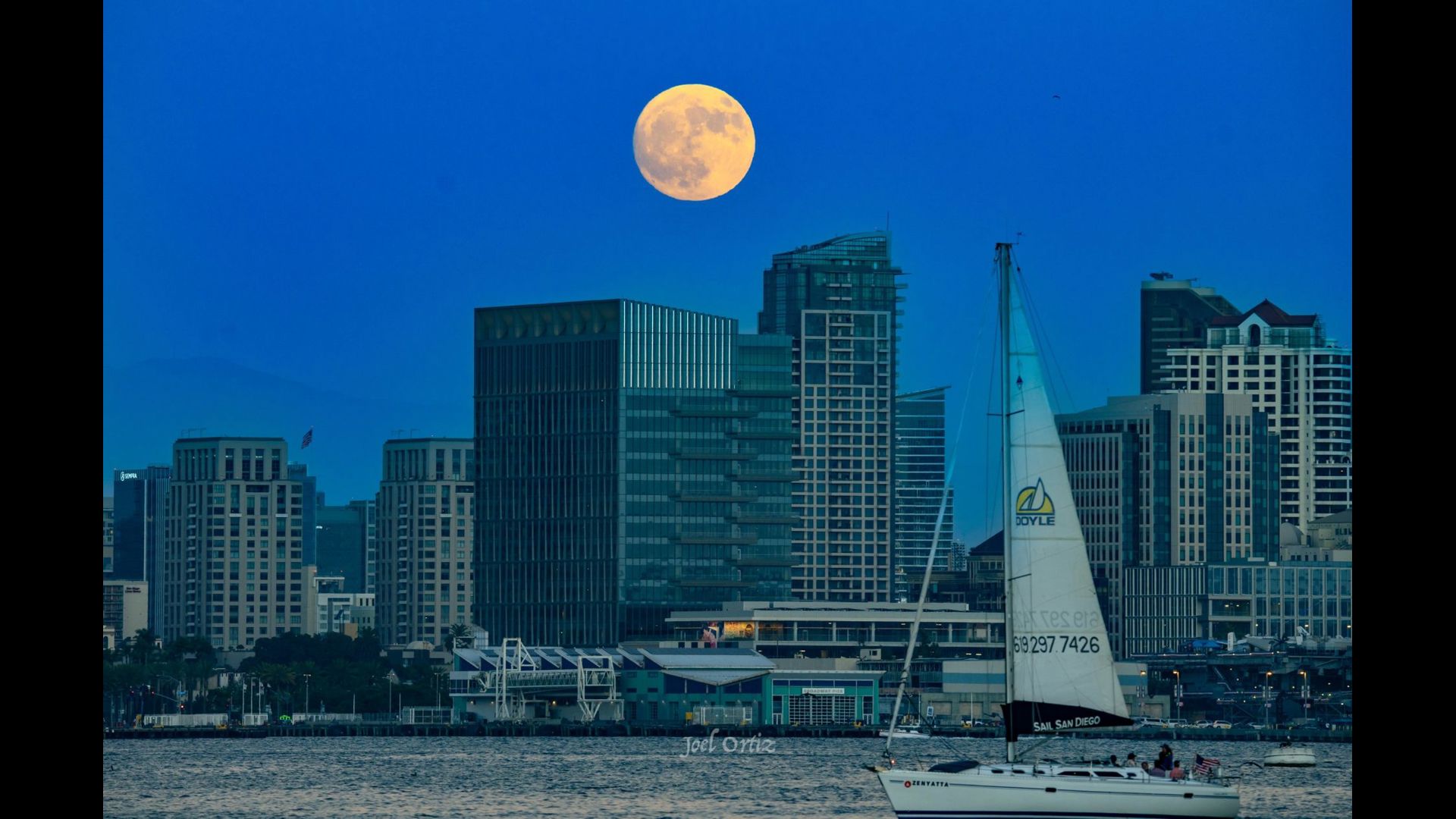 Photos | Blue supermoon shines across San Diego skies | cbs8.com