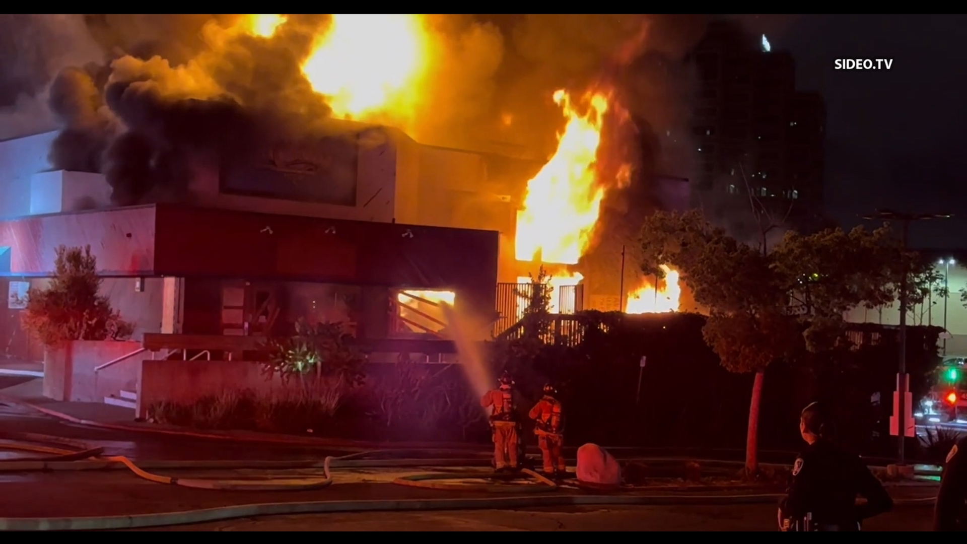2-alarm fire burns through old InCahoots building | cbs8.com
