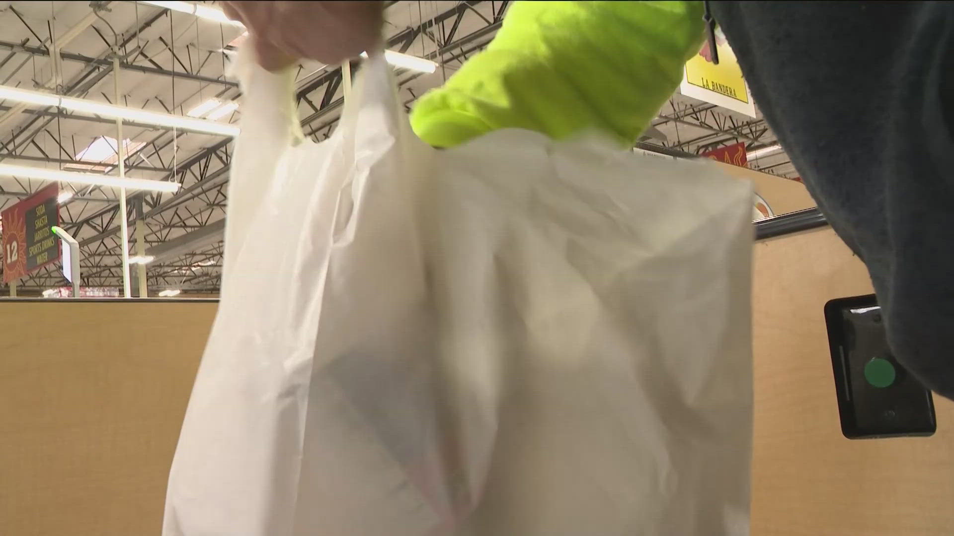 California law banning plastic bags at grocery stores takes effect ...