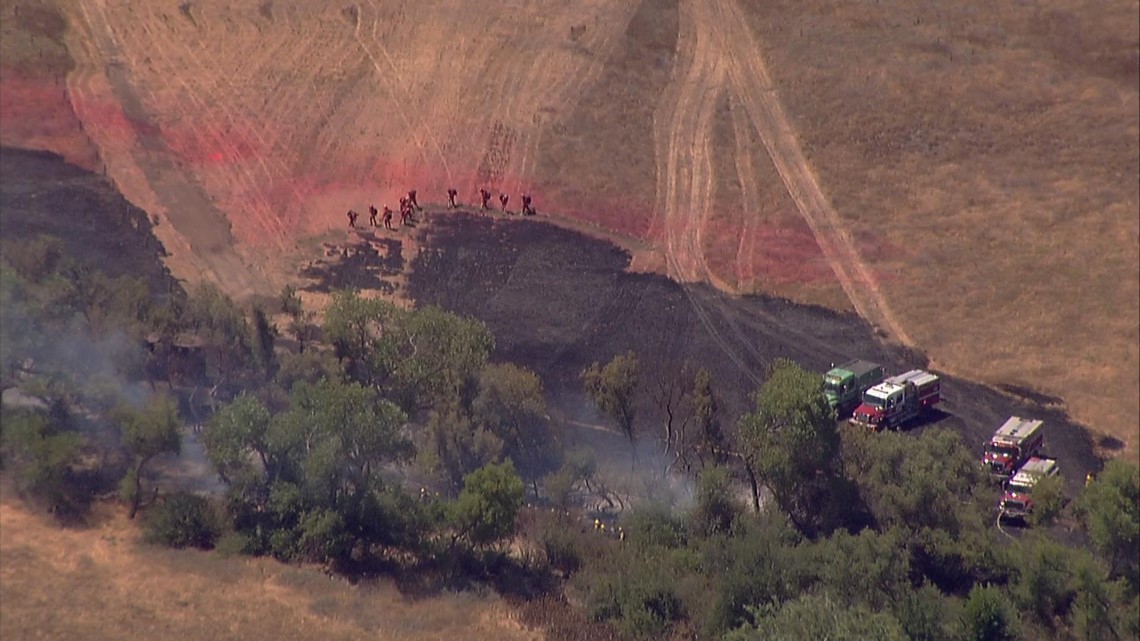 Crews work to knock down brush fire in Ramona | cbs8.com
