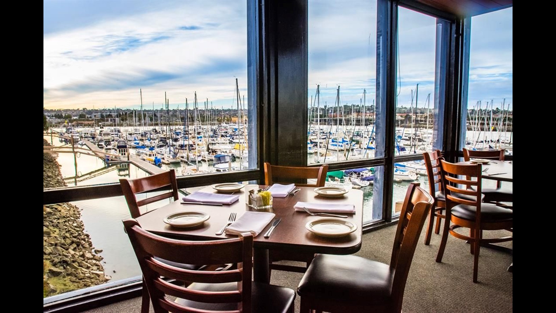 7 waterfront restaurants to try on Harbor Island for savory eats ...