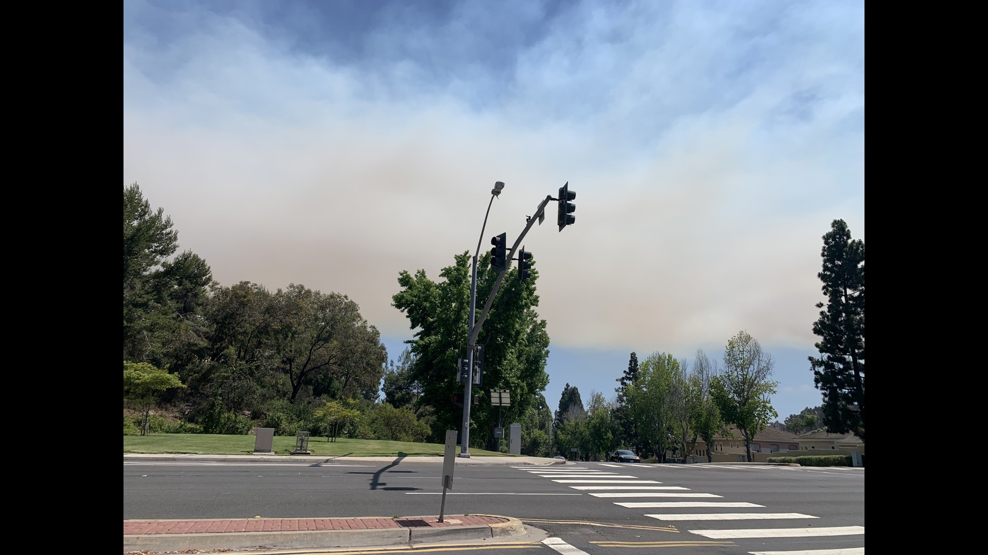 Brush fire reported near Del Mar, sending smoke into air | cbs8.com