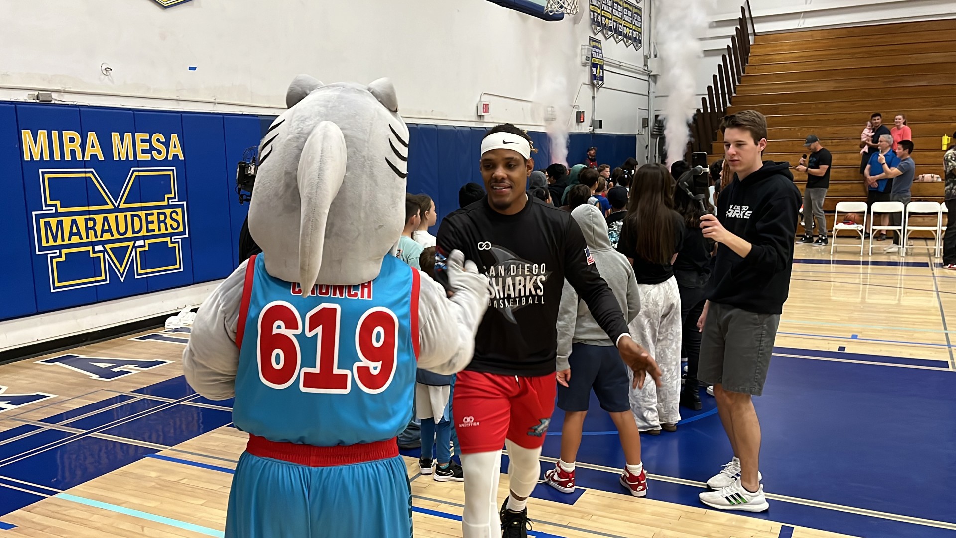 San Diego Sharks offer free family basketball fun | cbs8.com