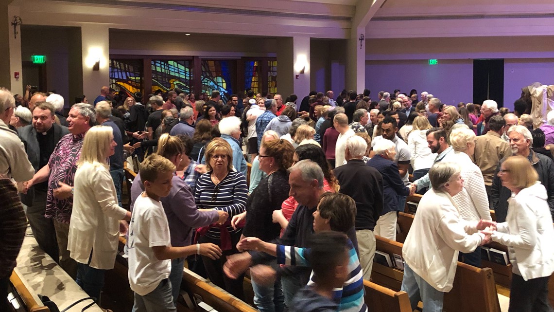 PHOTOS: Vigil for Poway synagogue victims | cbs8.com
