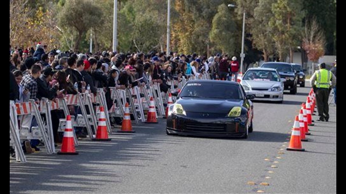 Paul Walker memorial draws thousands | cbs8.com