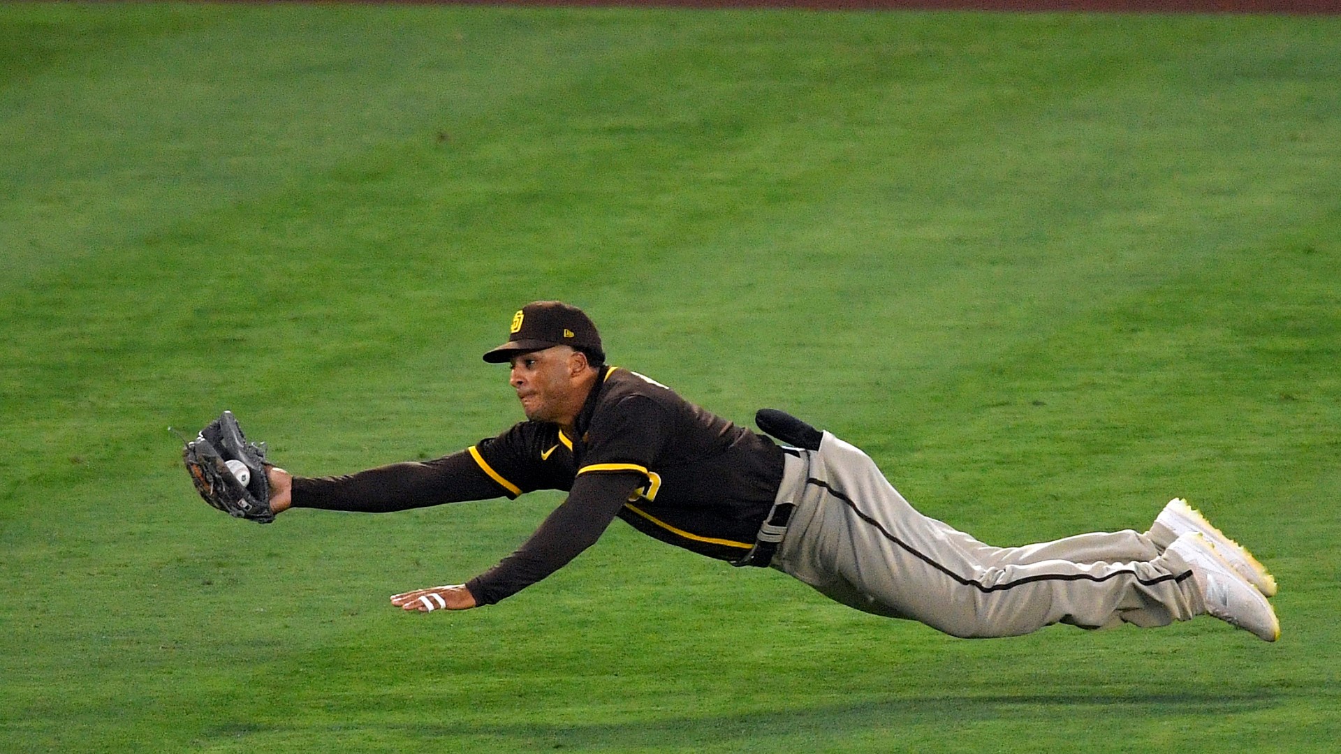 Padres centerfielder Trent Grisham wins second Gold Glove | cbs8.com