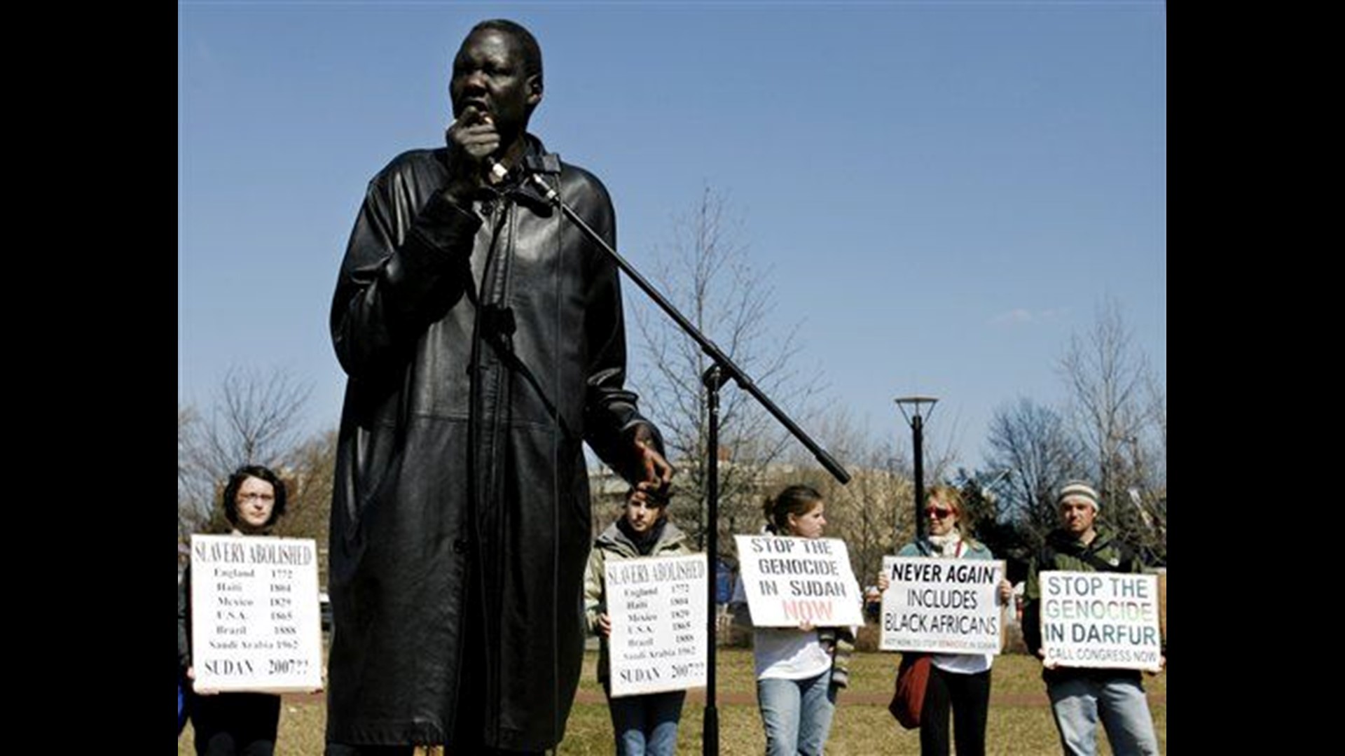Manute Bol, NBA player-humanitarian, dies at 47 | cbs8.com