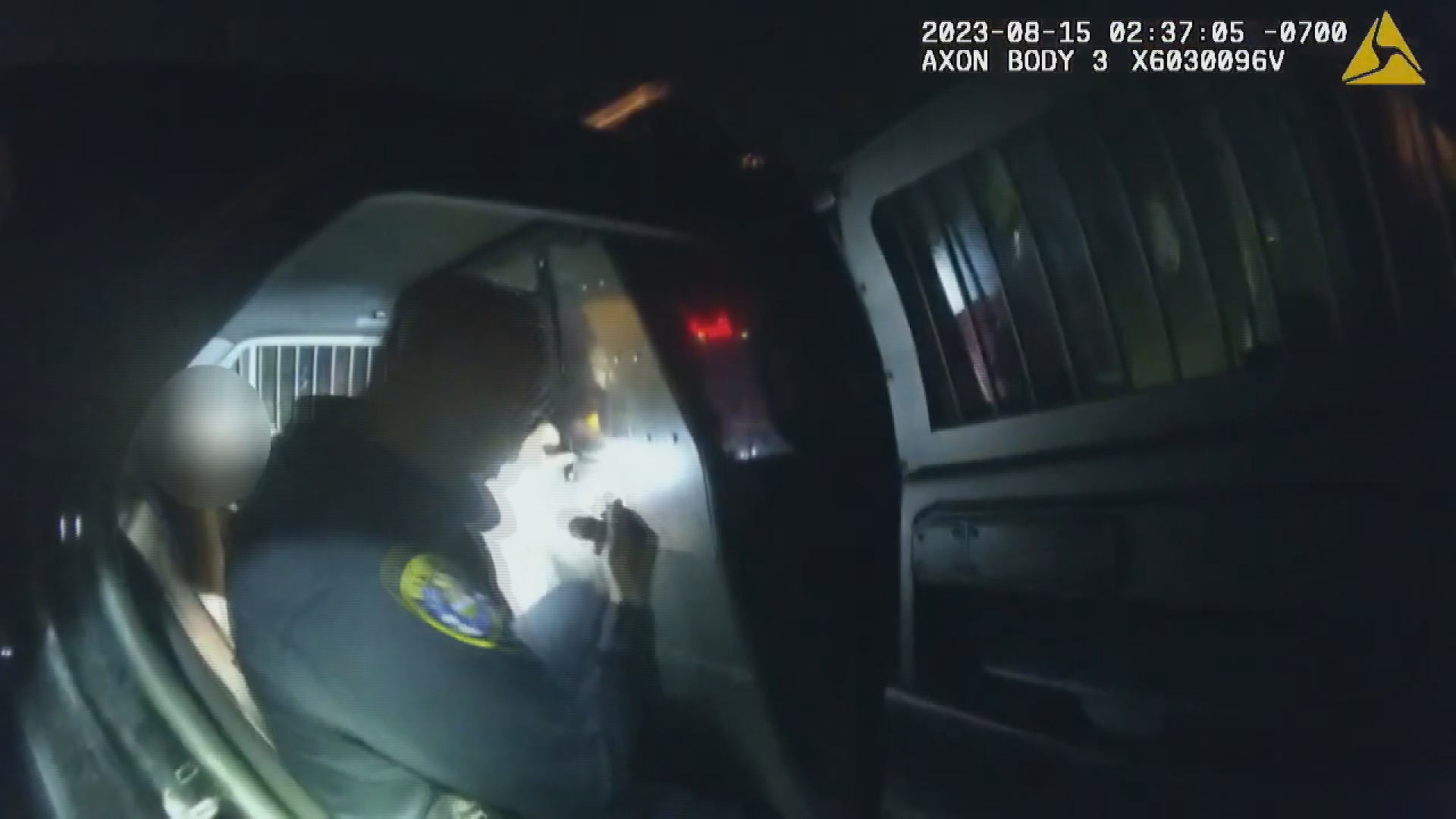 Police officer gets locked in backseat with female detainee | cbs8.com