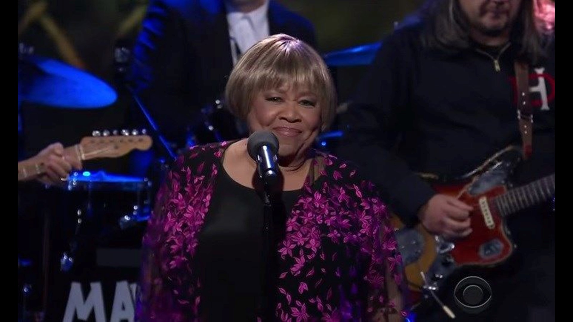 Mavis Staples Performs 'Build A Bridge' | cbs8.com