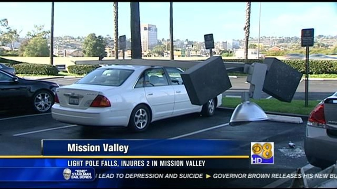 Light pole falls, injures 2 in Mission Valley | cbs8.com
