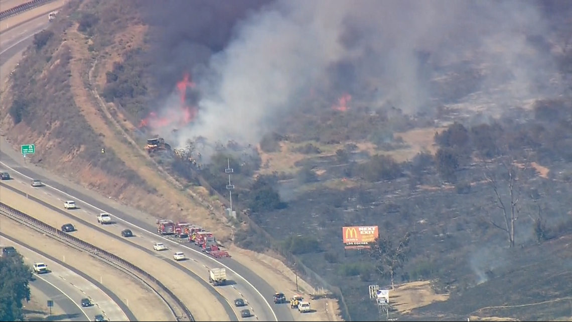 Brush fire near Lakeside burns 30 acres off I-8 freeway | cbs8.com