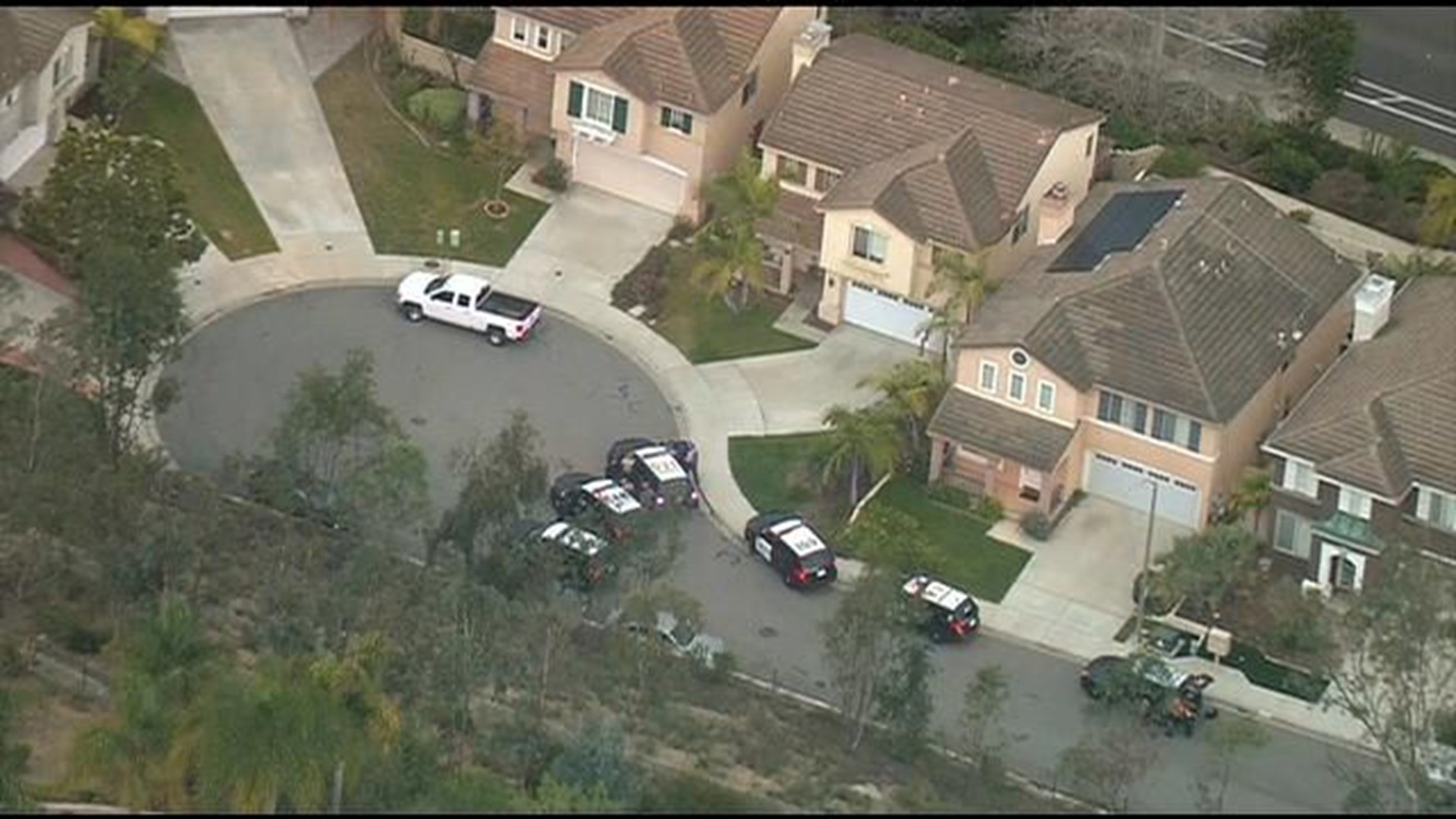 Man barricaded in car prompts standoff in Vista area | cbs8.com