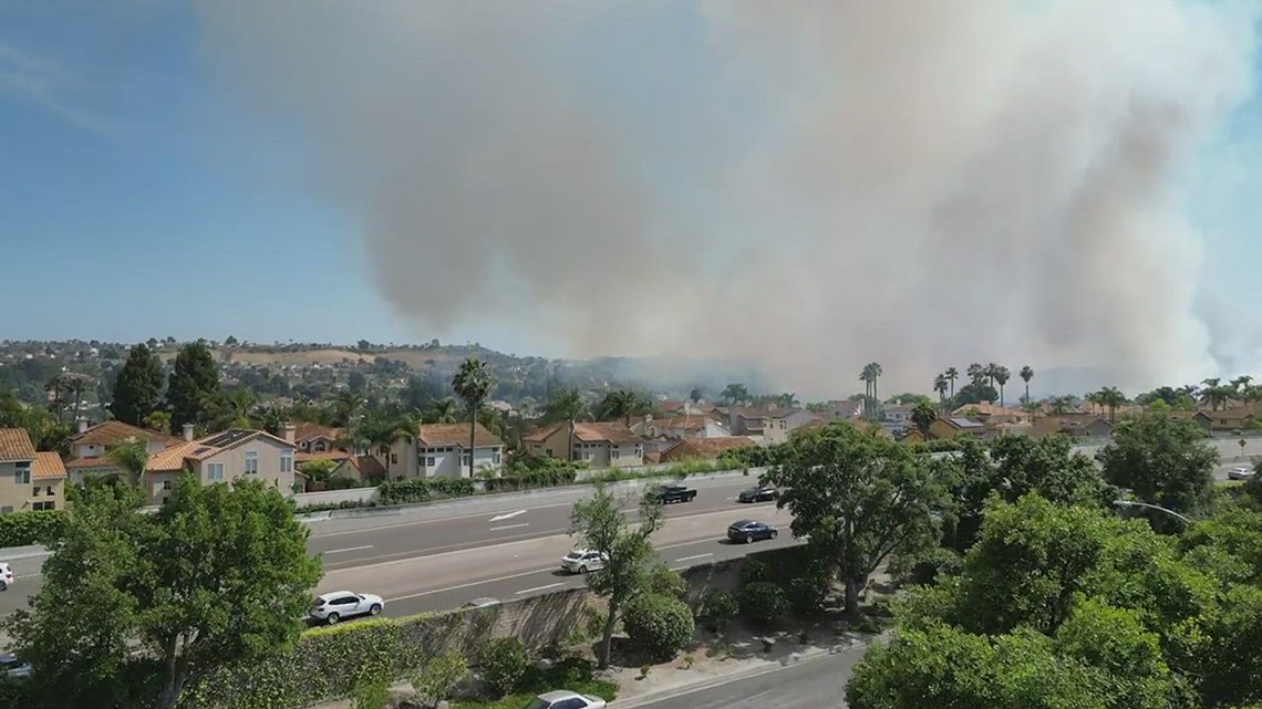 Brush fire in Oceanside prompts evacuations, freeway closures | cbs8.com