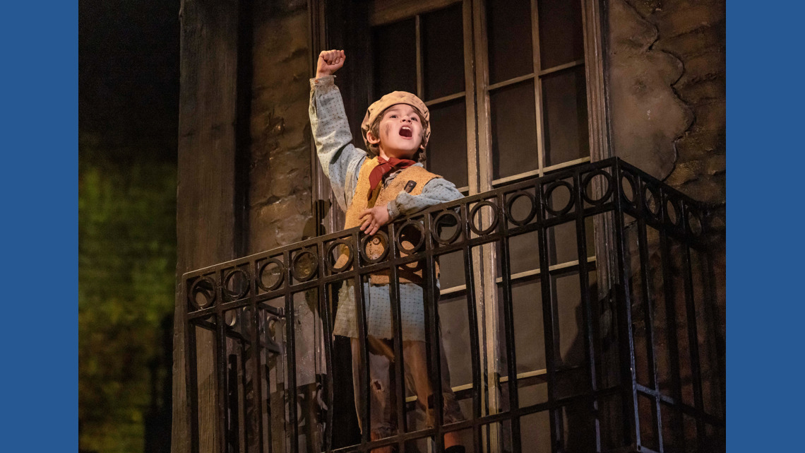 Coronado's Sandcastle man honors Les Misérables | cbs8.com