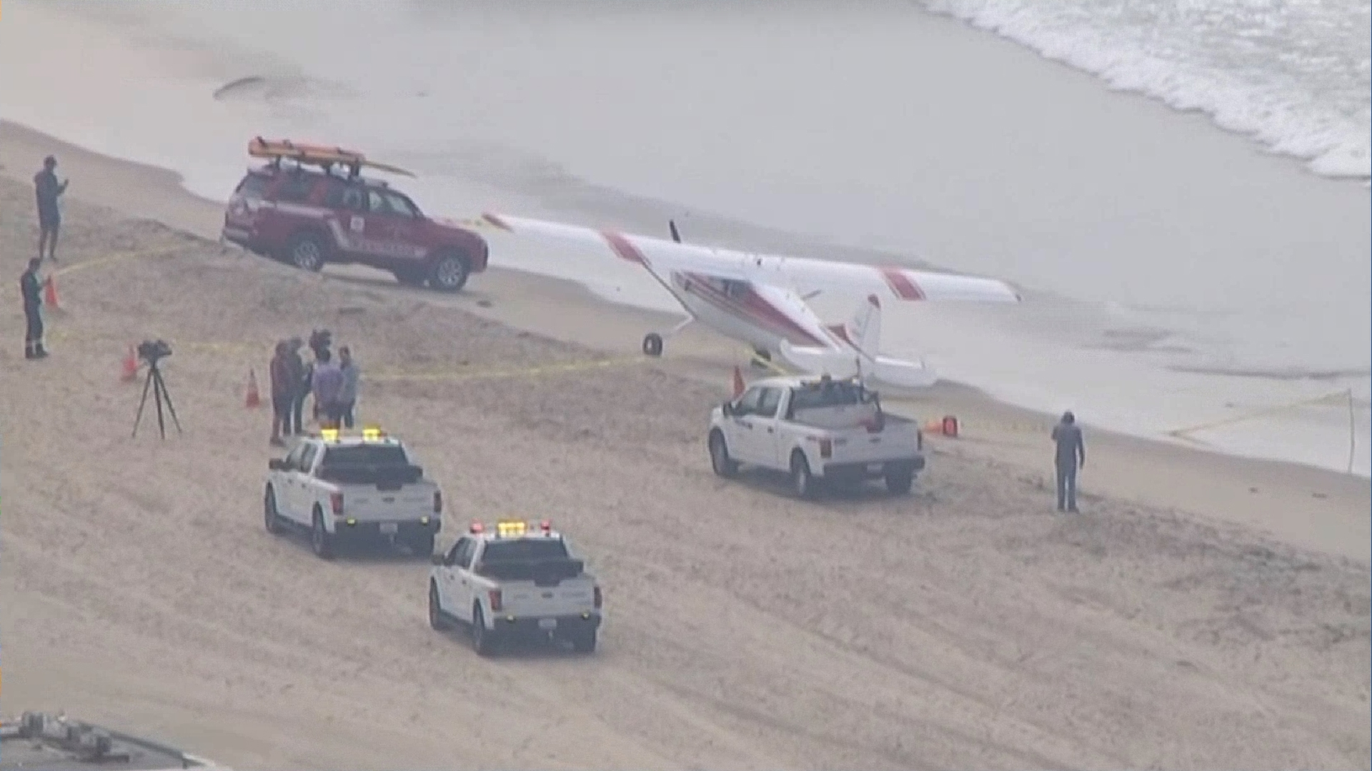Small plane makes emergency landing on Mission Beach near beachgoers ...