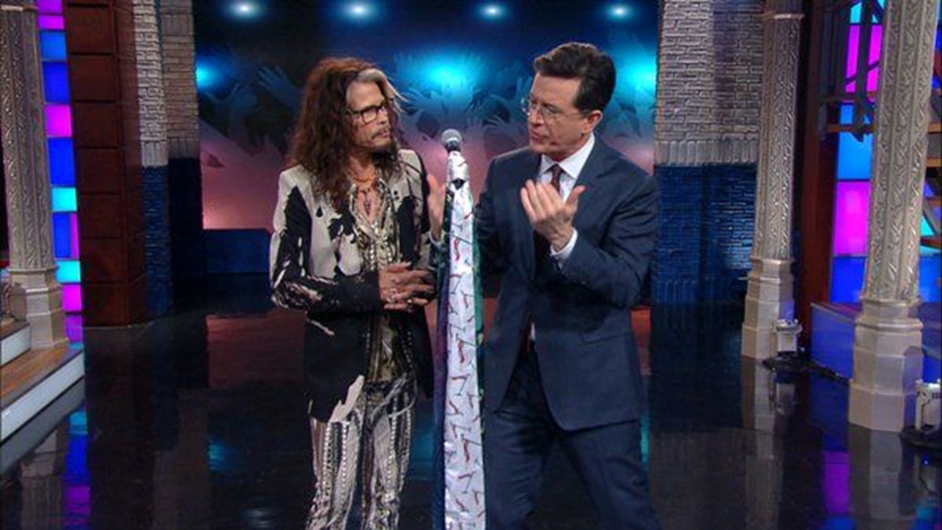 Steven Tyler has gift for Stephen Colbert | cbs8.com