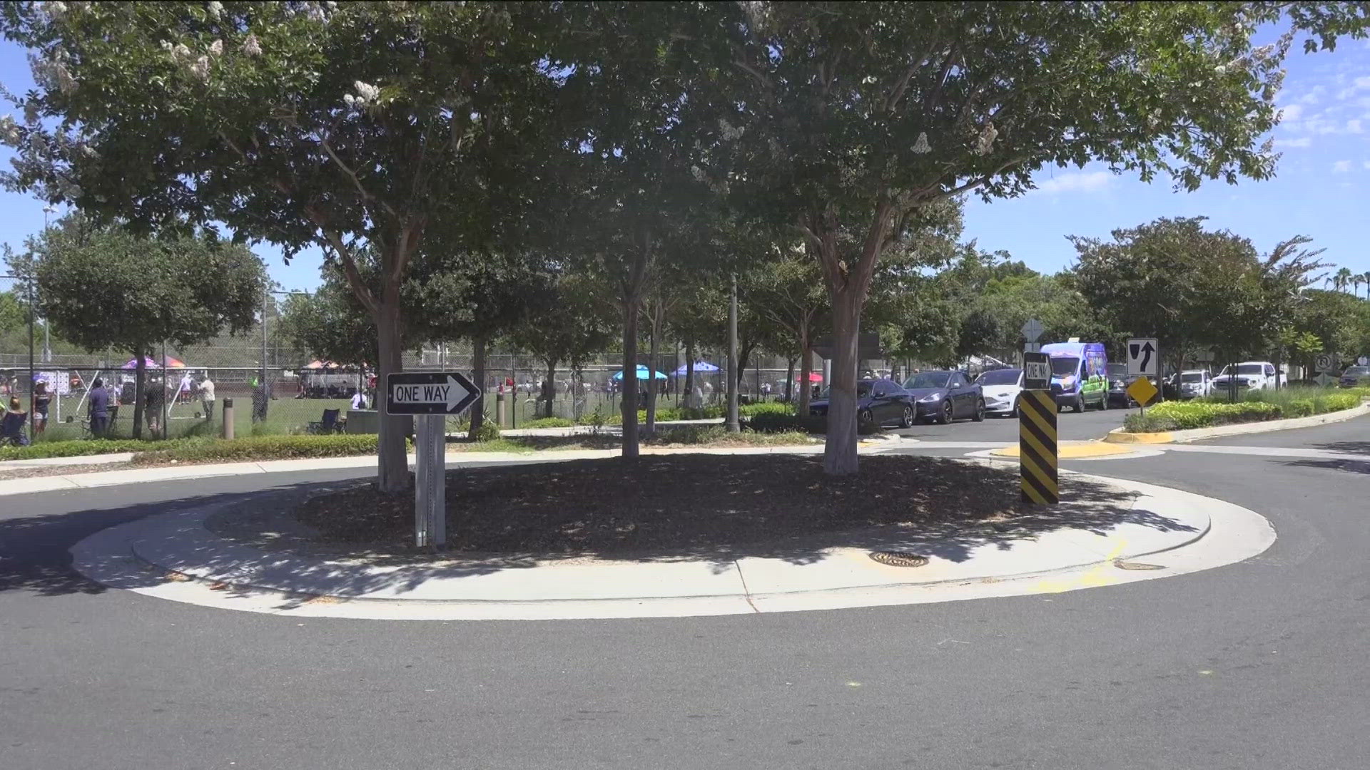 Carlsbad residents voice opinions on Barrio traffic circles | cbs8.com