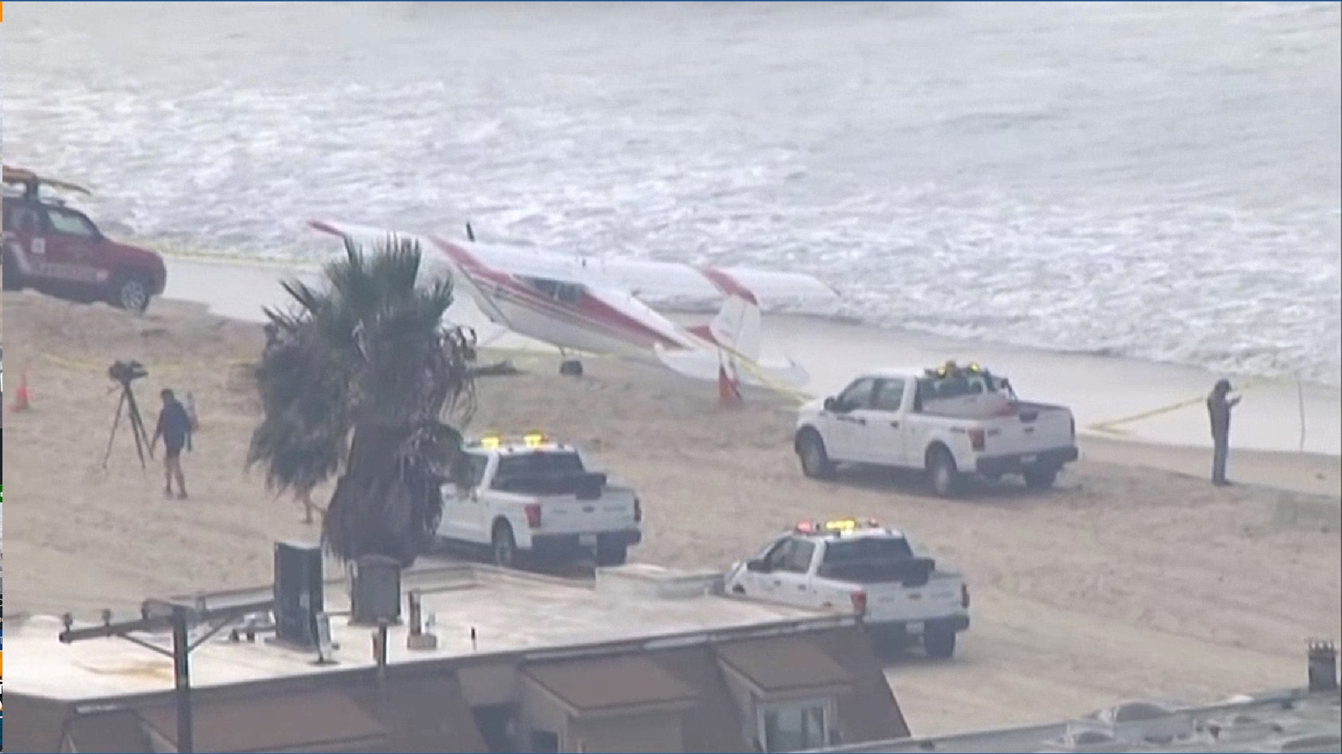 Small plane makes emergency landing on Mission Beach near beachgoers ...