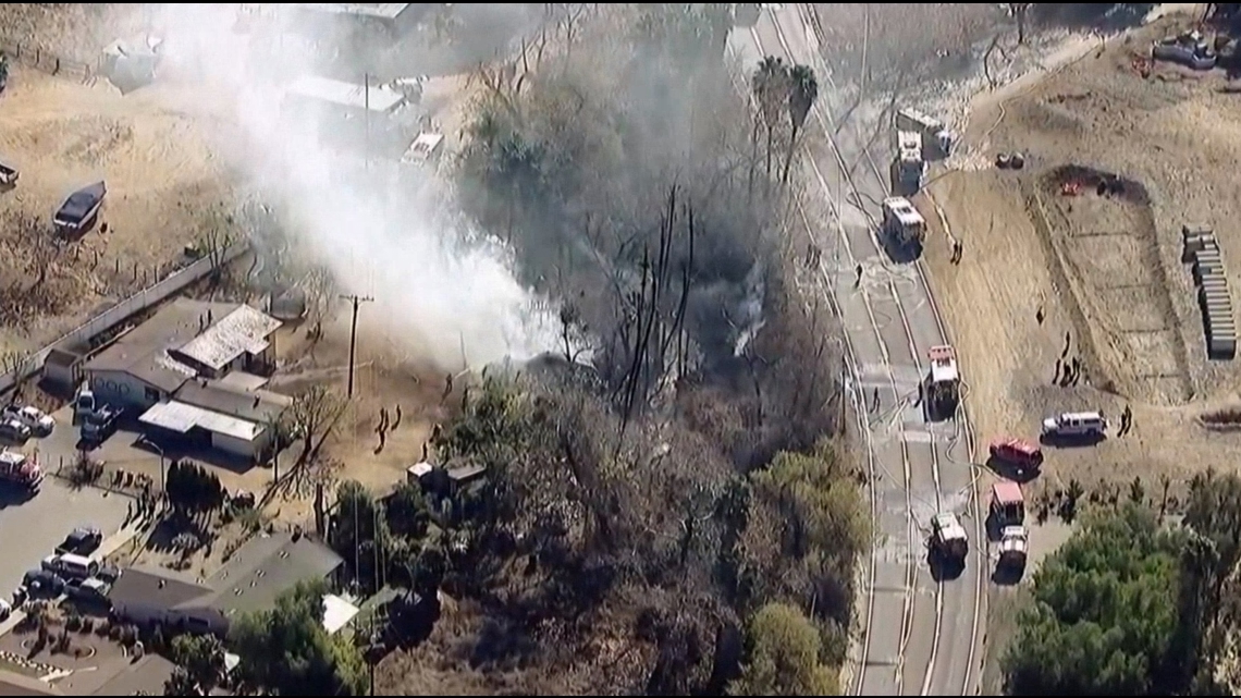 Brush fire, smoke, flames in Falblrook, north San Diego | cbs8.com