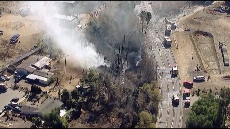 Brush fire, smoke, flames in Falblrook, north San Diego | cbs8.com