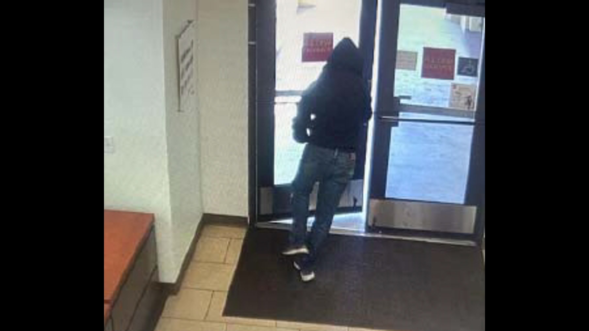 FBI seeks 'Blue Glove Bandit' for San Diego bank robbery | cbs8.com