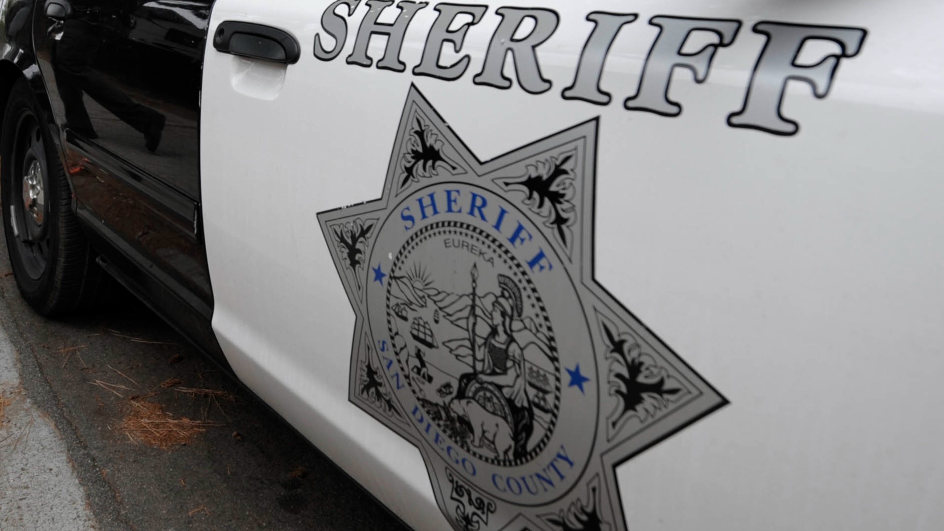 Robbery suspects arrested after high-speed pursuit | cbs8.com