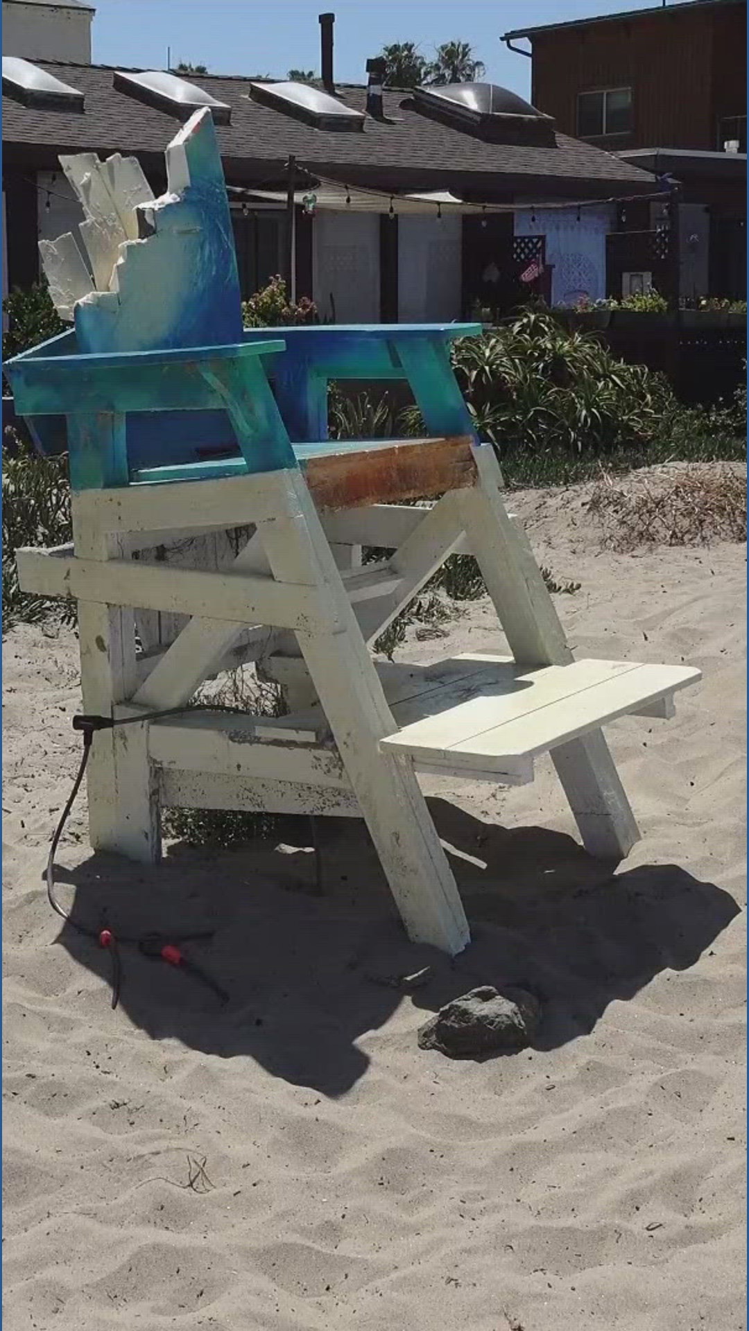 Popular Ocean Beach chair vandalized with hatchet | cbs8.com