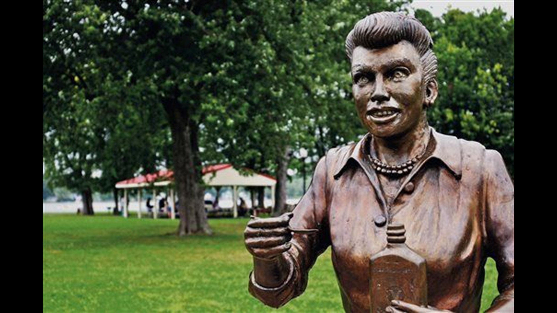 Mayor: New sculptor will fix village's 'Scary Lucy' statue | cbs8.com