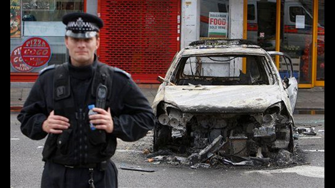 London burns: Riots spread through UK capital city | cbs8.com