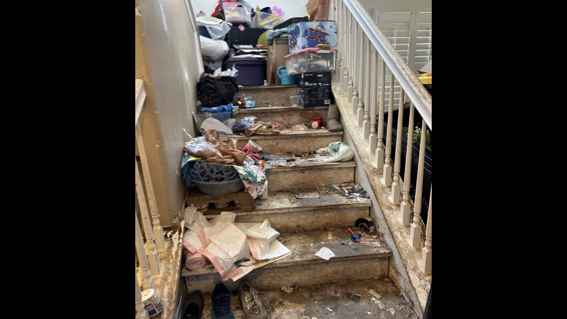 A look inside San Diego hoarder home on Mariner Drive | cbs8.com