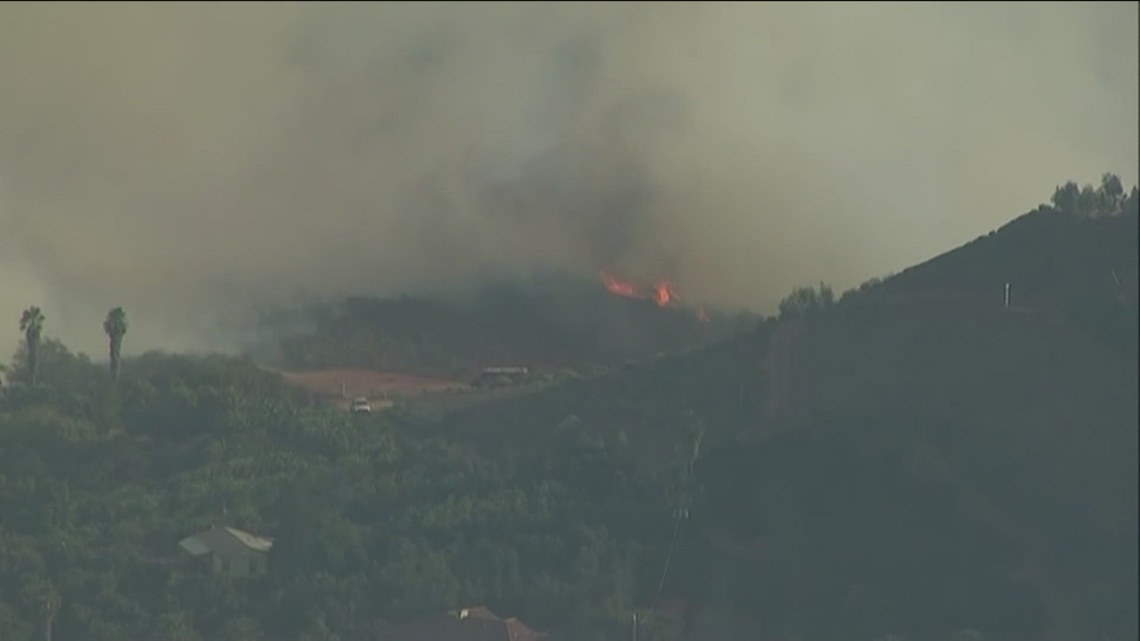 Firefighters battle Sandia Fire in Northeastern San Diego County | 6 p ...