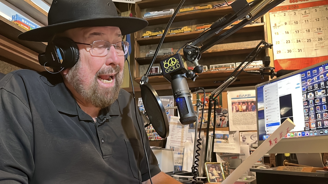 Legendary Radio DJ Shotgun Tom Kelly releases tell-all memoir | cbs8.com