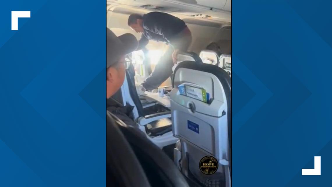Zip-tied passenger causes mid-air drama on United flight | cbs8.com