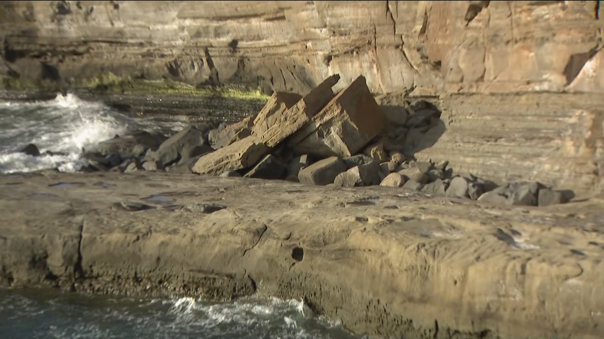 Sunset Cliffs collapse sparks warnings over cliff diving risks, experts ...