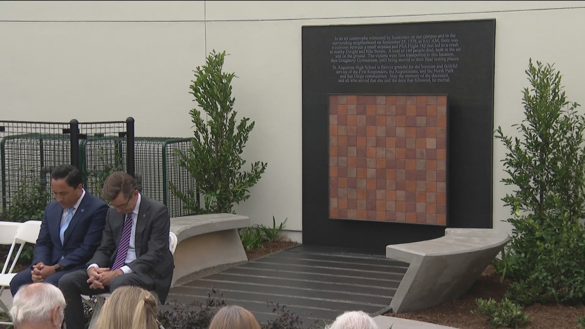 Memorial installed to honor San Diego PSA Flight 182 victims | cbs8.com