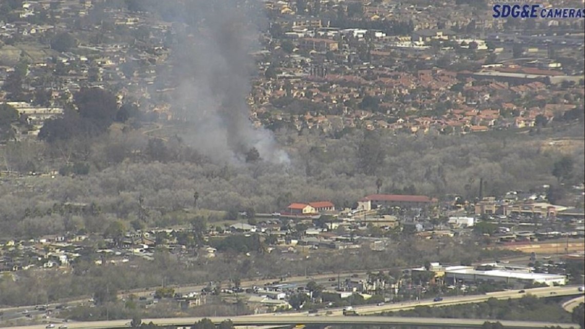 Vegetation fire breaks out in Santee near Mast Park | cbs8.com