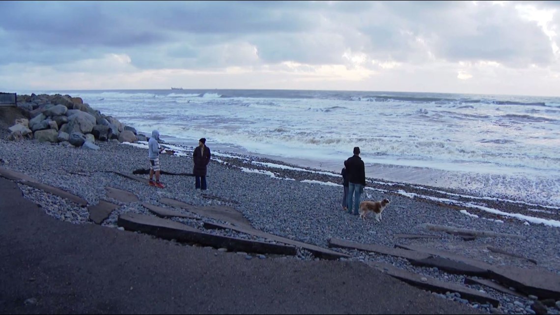 Cardiff State Beach parking lot collapses during storm | cbs8.com
