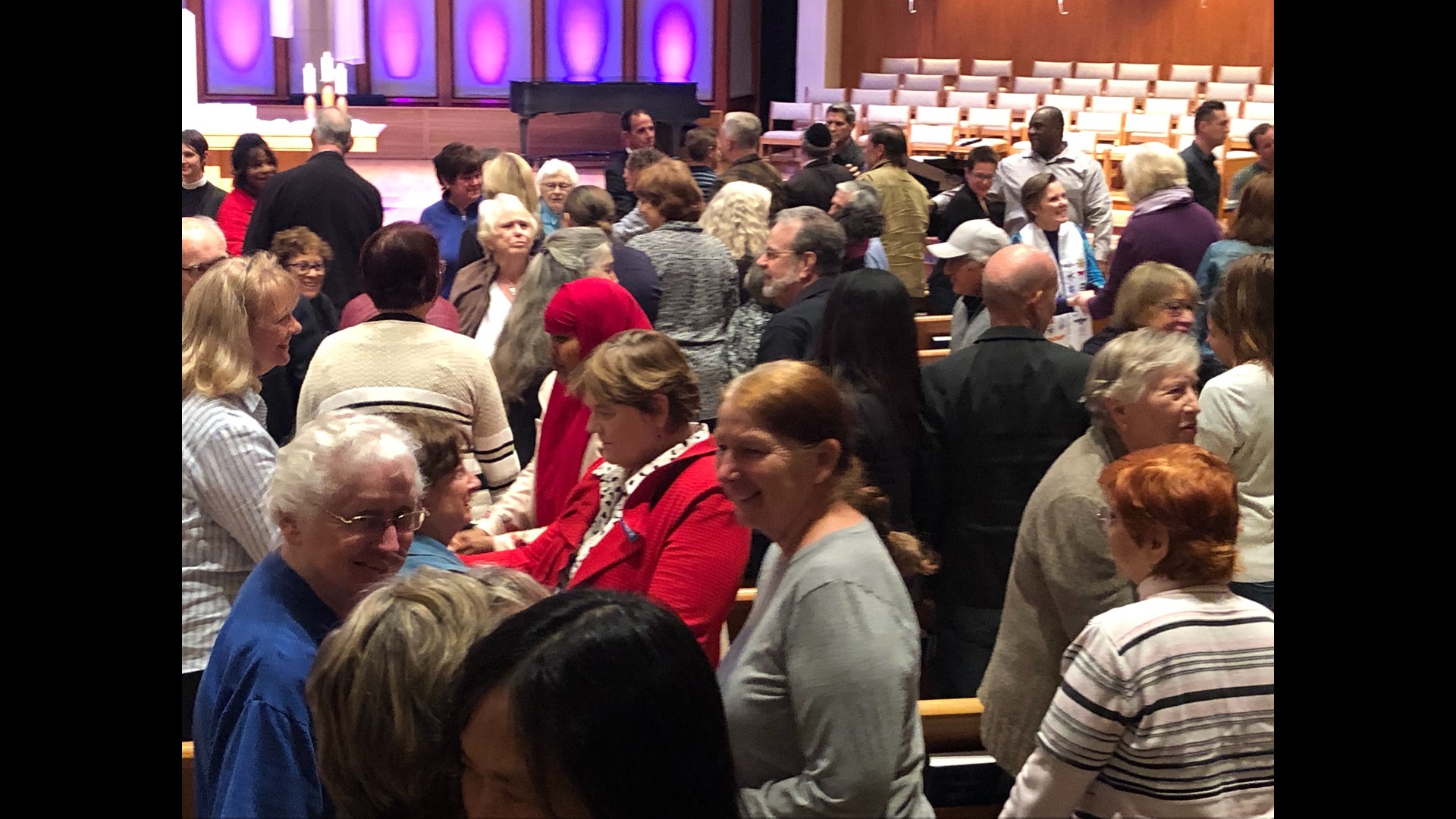 PHOTOS: Vigil for Poway synagogue victims | cbs8.com