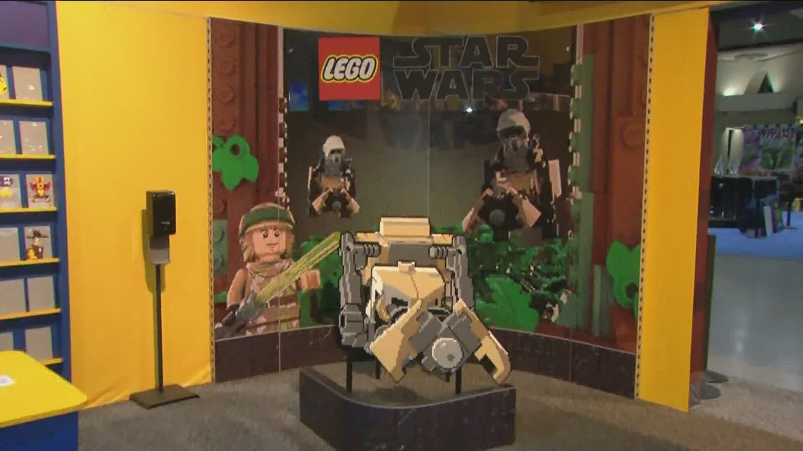 Comic-Con Day Two | CBS 8's Chris Gros visits Lego's Brickbuster | cbs8.com